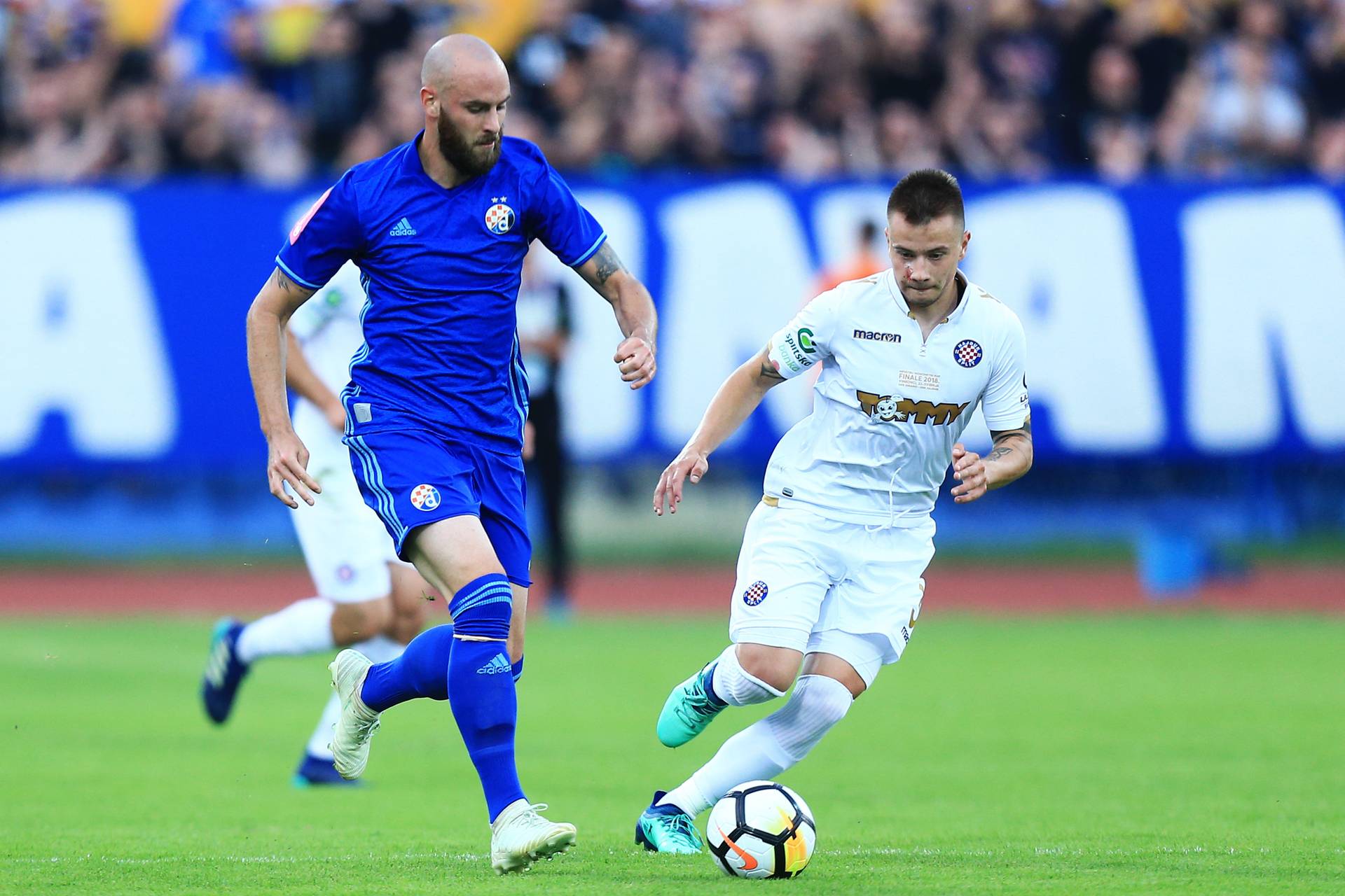 Galerija slika - Leonard Zuta pred odlaskom iz Rijeke, Bišćan ide po ...