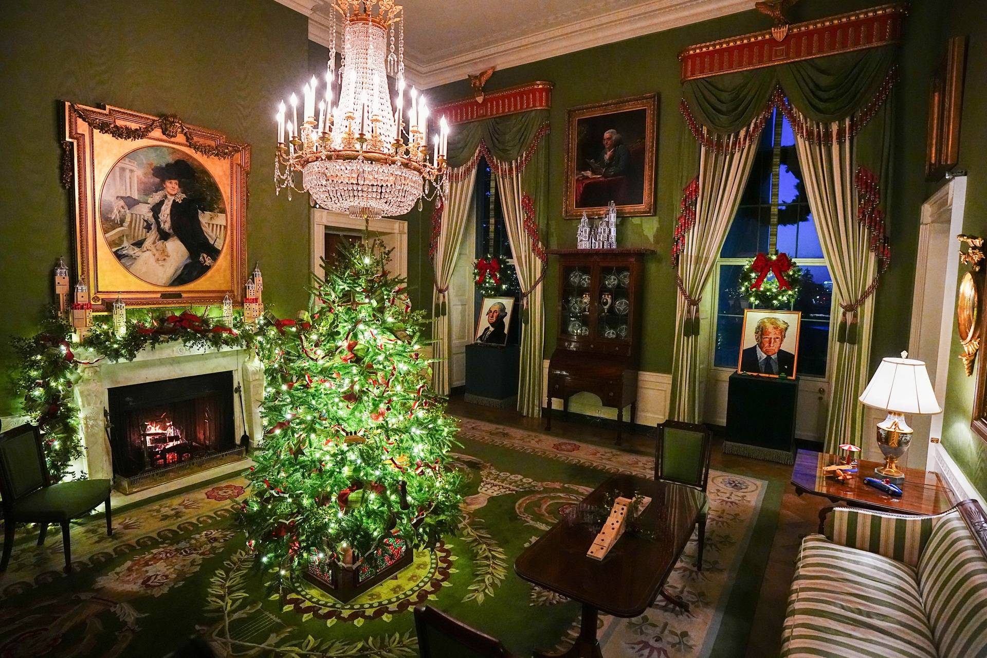 FOTO Ovako je Melania Trump okitila Bijelu kuću: Stavila više od 50 ...