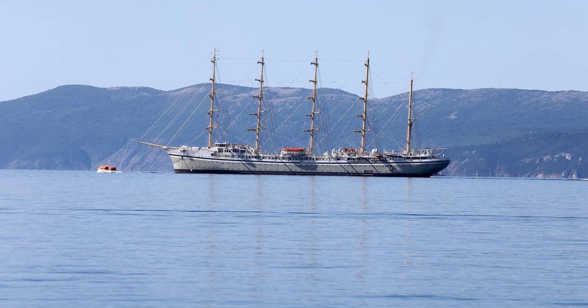 Iz Brodosplita isplovio najveći jedrenjak s križnim jedrima na svijetu ...