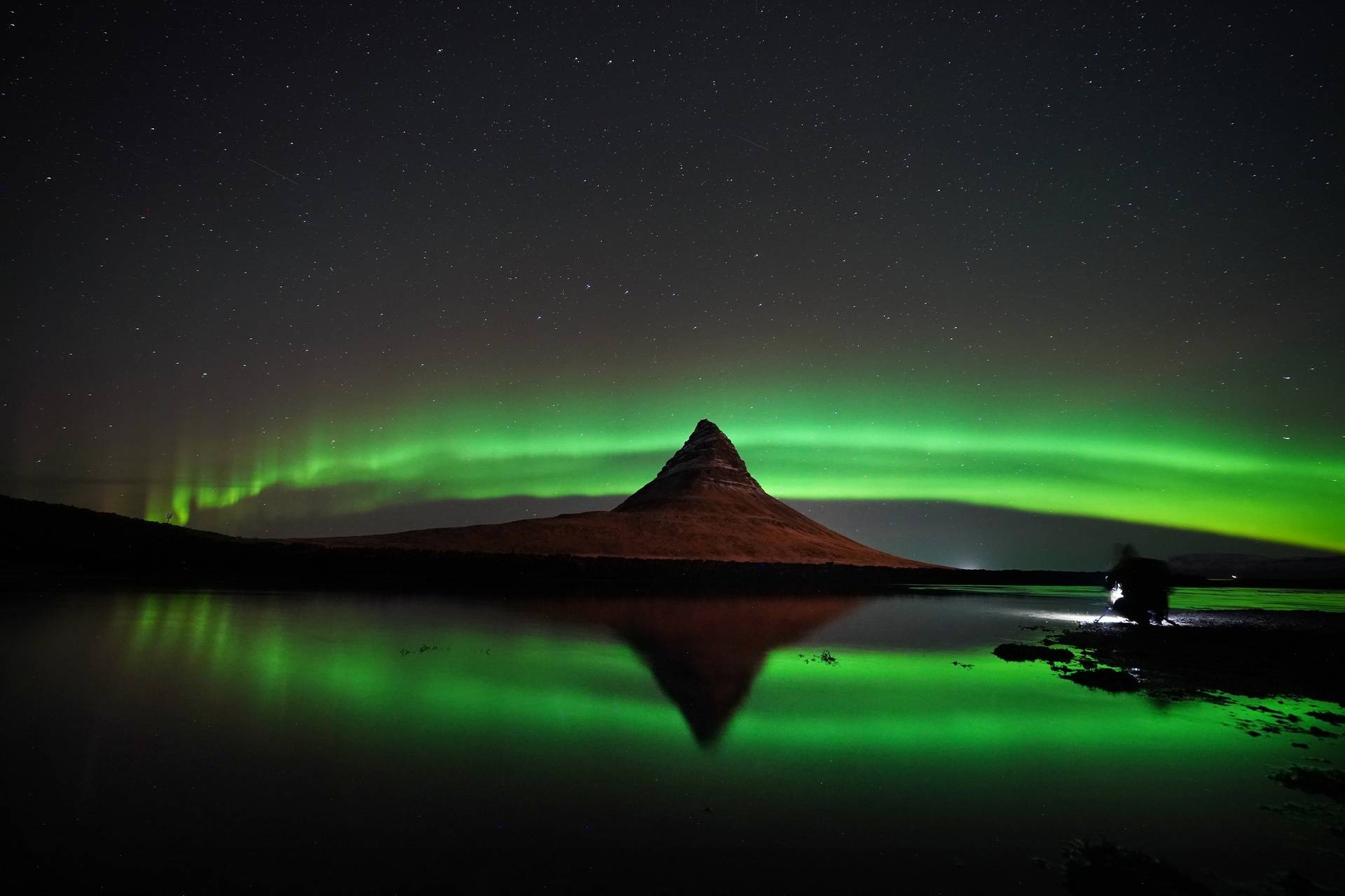 FOTO Bajkoviti prizori: Polarna svjetlost iznad planine Kirkjufell | 24sata