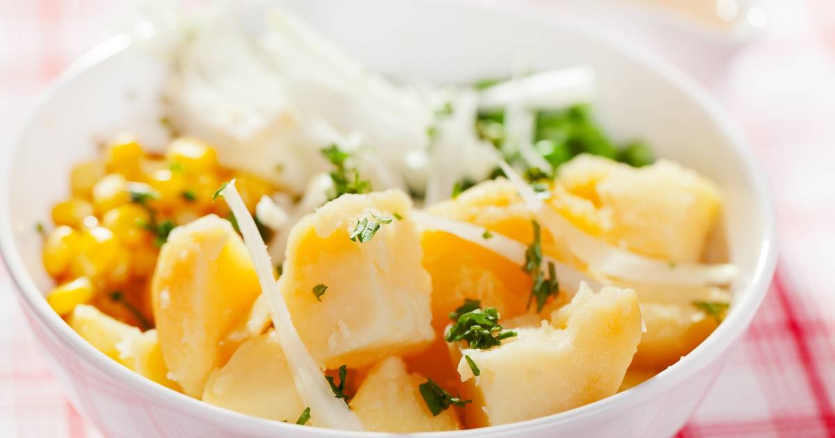 Ljetna salata s ribom i bobom | 24sata