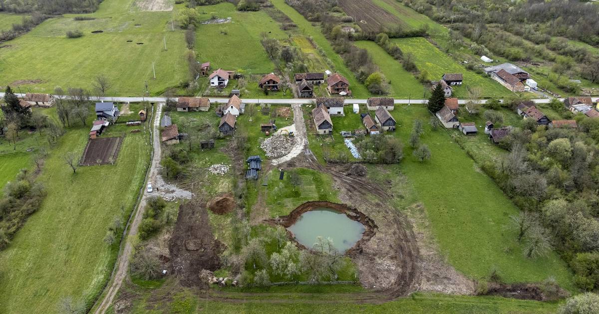 FOTO Nove velike rupe otvorile su se u Mečenčanima: Fotke iz zraka ...