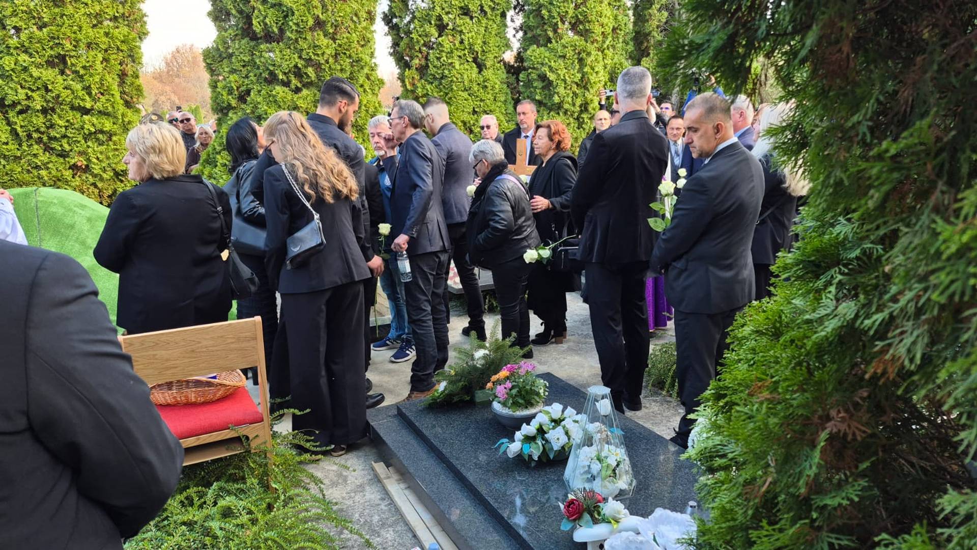 Zorislava Gašpara na Ovčari su ubili četnici. Imao je 20 godina. Tijelo su mu našli s Nicolierom ...