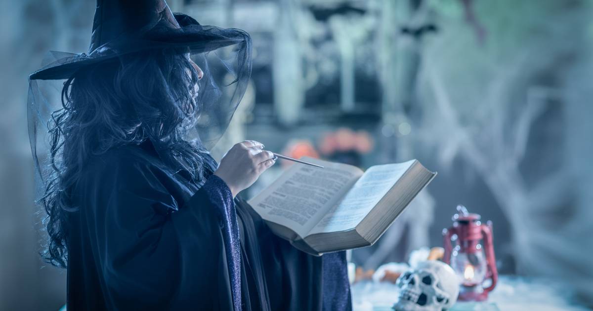 Vještica styling: Šešir sa špicom je hit iz Srednjeg vijeka, a plašt je ...