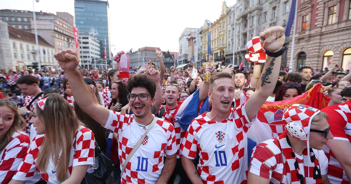 FOTO Kockice pune glavni Trg u Zagrebu: 'Atmosfera je užarena i napeta ...