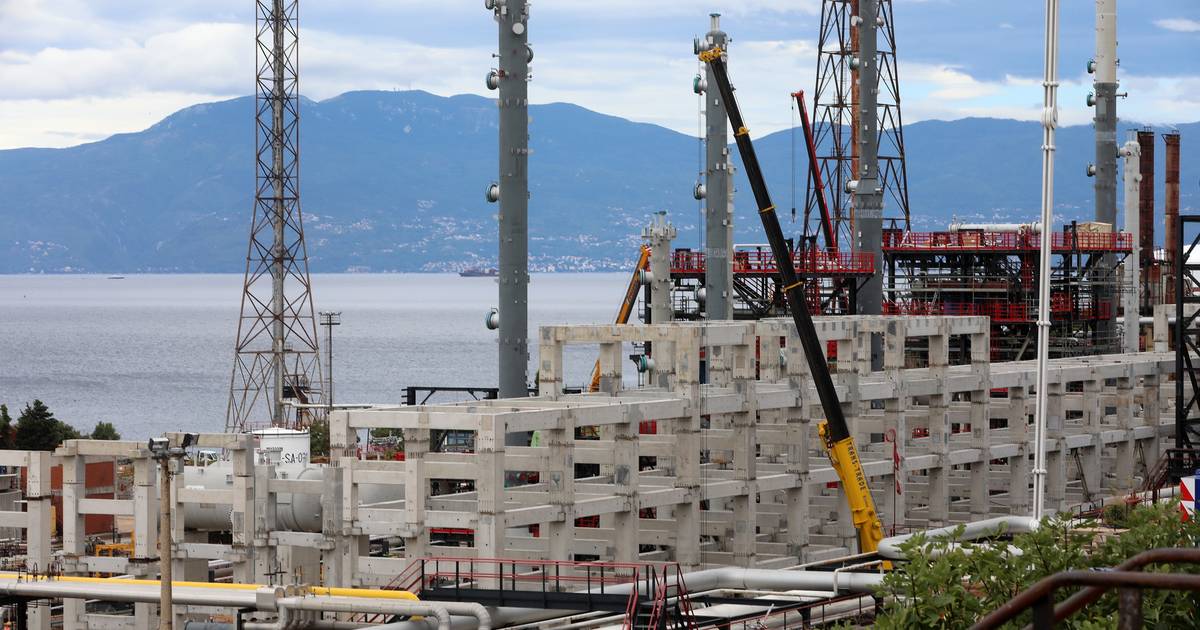 Pola posla iza njih: Projekt nadogradnje Inine Rafinerije nafte Rijeka ...