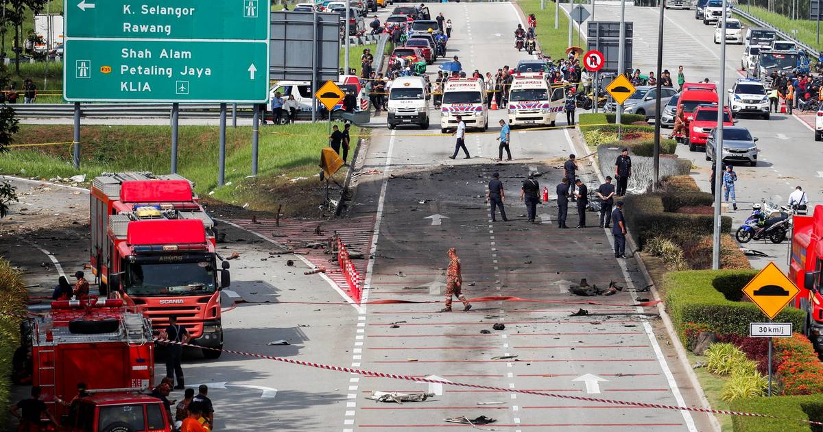 VIDEO Užas u Maleziji: Avion se srušio na autocestu, 10 mrtvih | 24sata