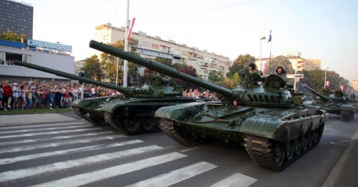 Spektakularna vojna parada: Zadnji u koloni prošli tenkovi | 24sata