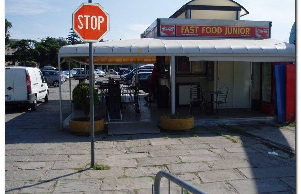 U Puli postavljen Znak STOP koji ničemu ne služi | 24sata