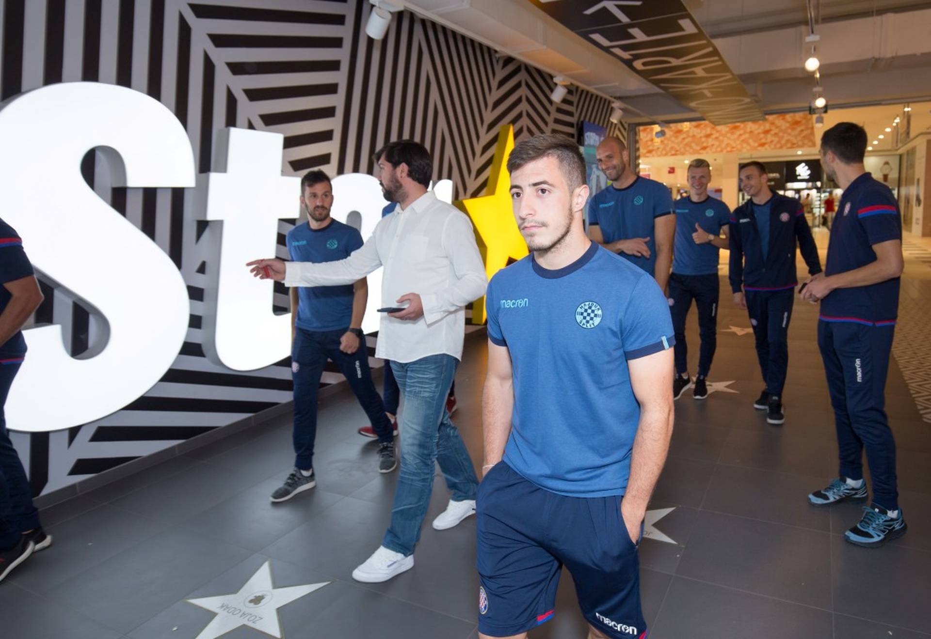 Galerija slika - 'Bili' na team buildingu uz film i kokice uoči tekme s ...