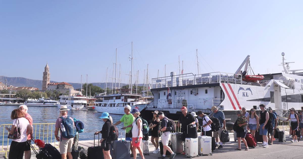 Split: Ovog vikenda kroz zračnu luku 49.000, kroz trajektnu prošlo čak ...