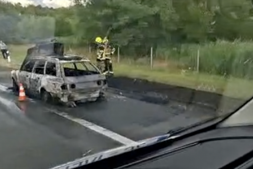 VIDEO Izgorio automobil na A1: 'Stvorila se velika gužva' | 24sata