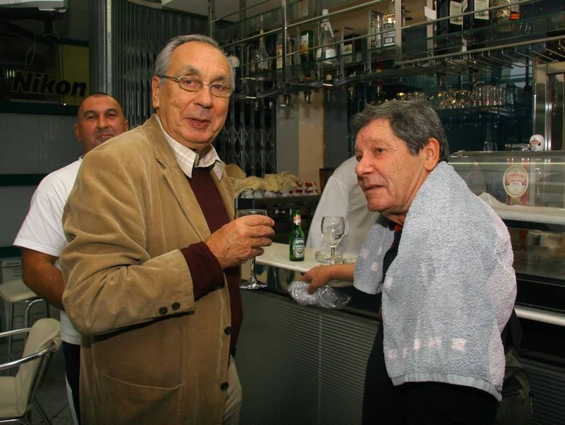 Galerija slika - Špiro Guberina je pao, udario glavom u pod i razbio ...