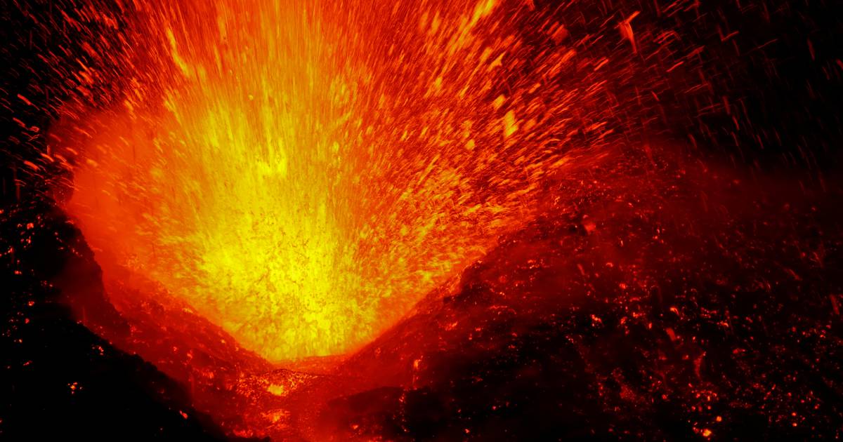 Nova erupcija Etne: Izbacuje lavu i do 200 metara u visinu | 24sata