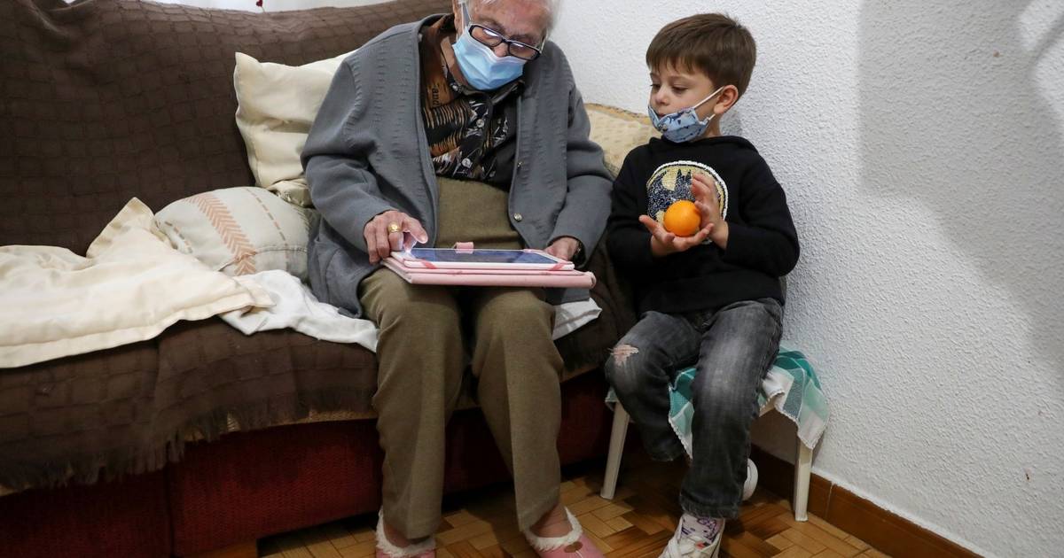 Španjolka (99) preboljela virus i vratila se igricama na tabletu | 24sata