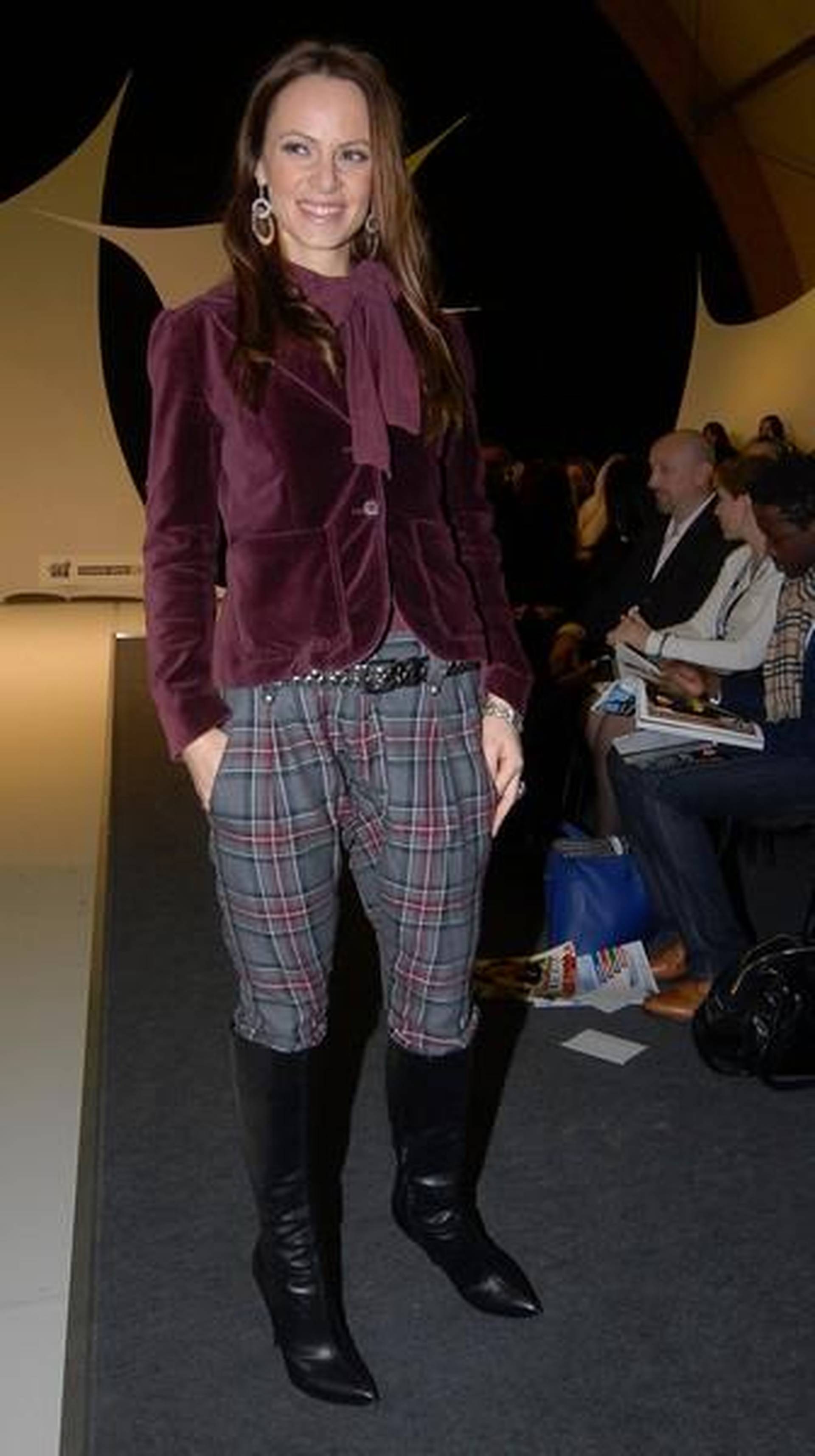 Galerija slika - Fashion Week: Manekenke grudi prekrivale rukama ...