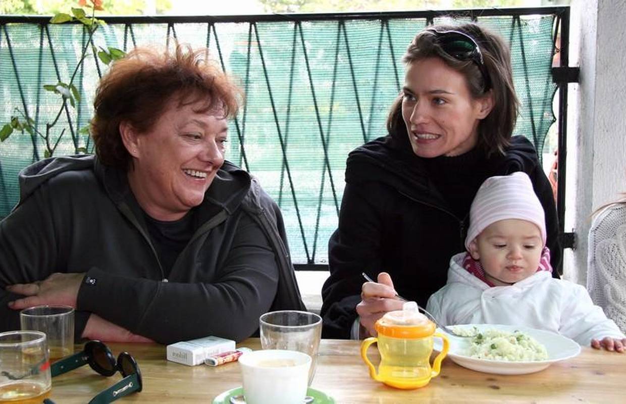 Dora Fišter Toš dovela kći Evu na snimanje serije | 24sata