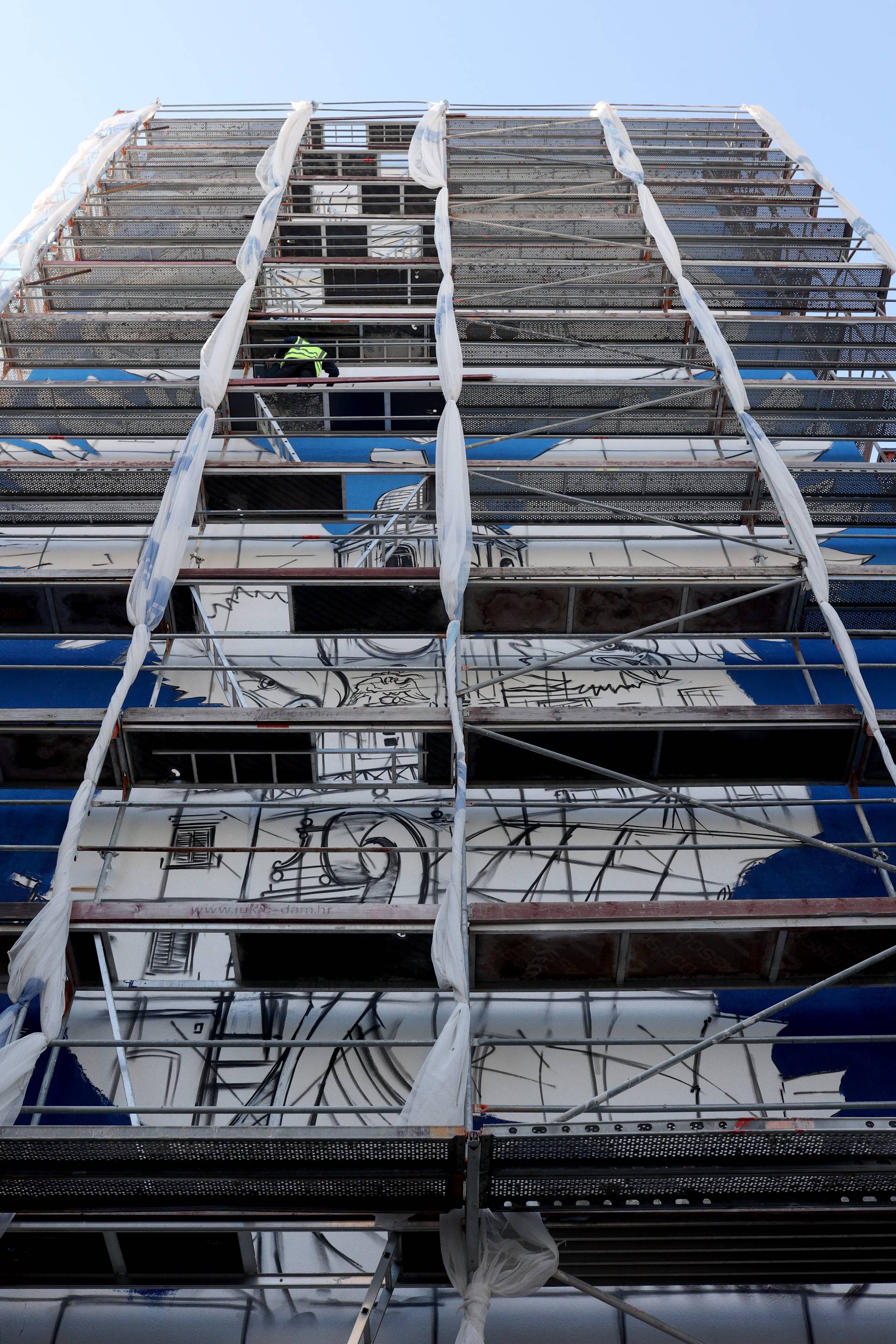 FOTO Armada radi veličanstveni mural voljenom klubu. Evo kako izgleda ...