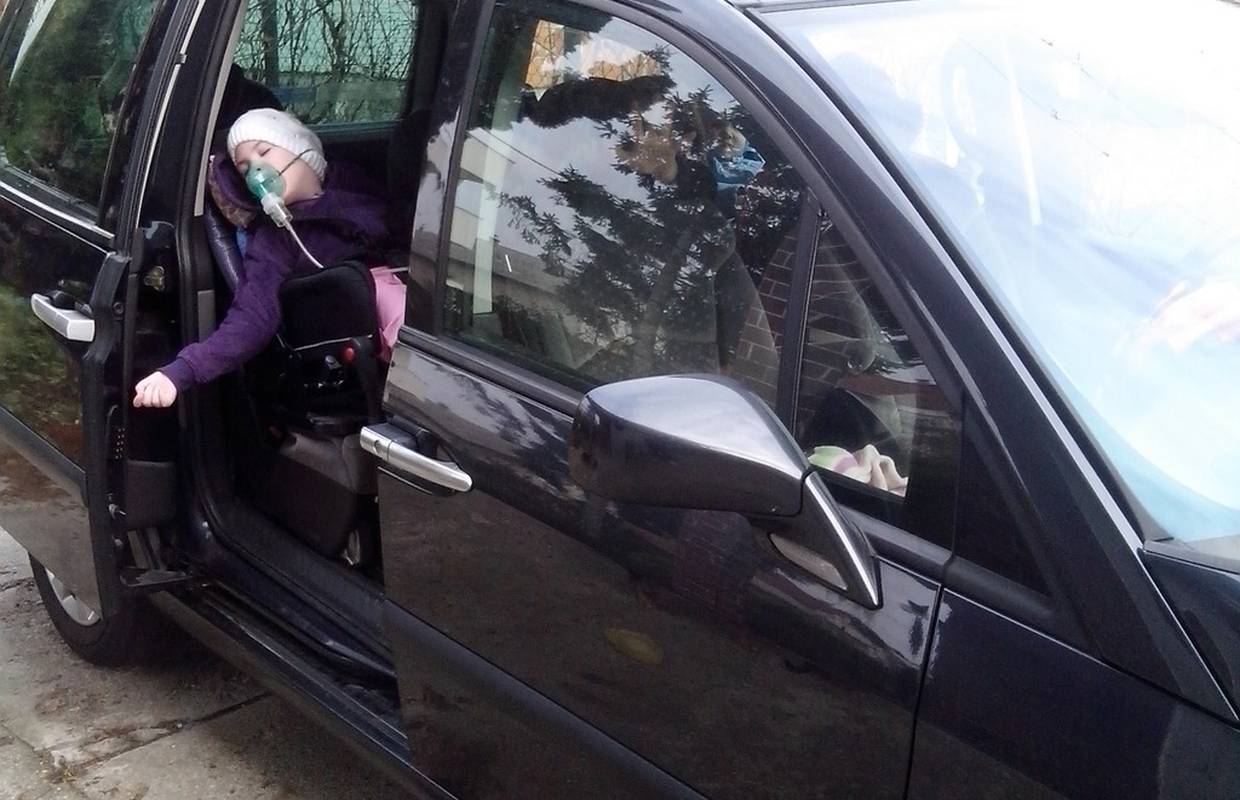 Humanitarna akcija uspjela: Tamara Petkov dobila je auto | 24sata Humanitarna akcija uspjela: Tamara Petkov dobila je auto | 24sata