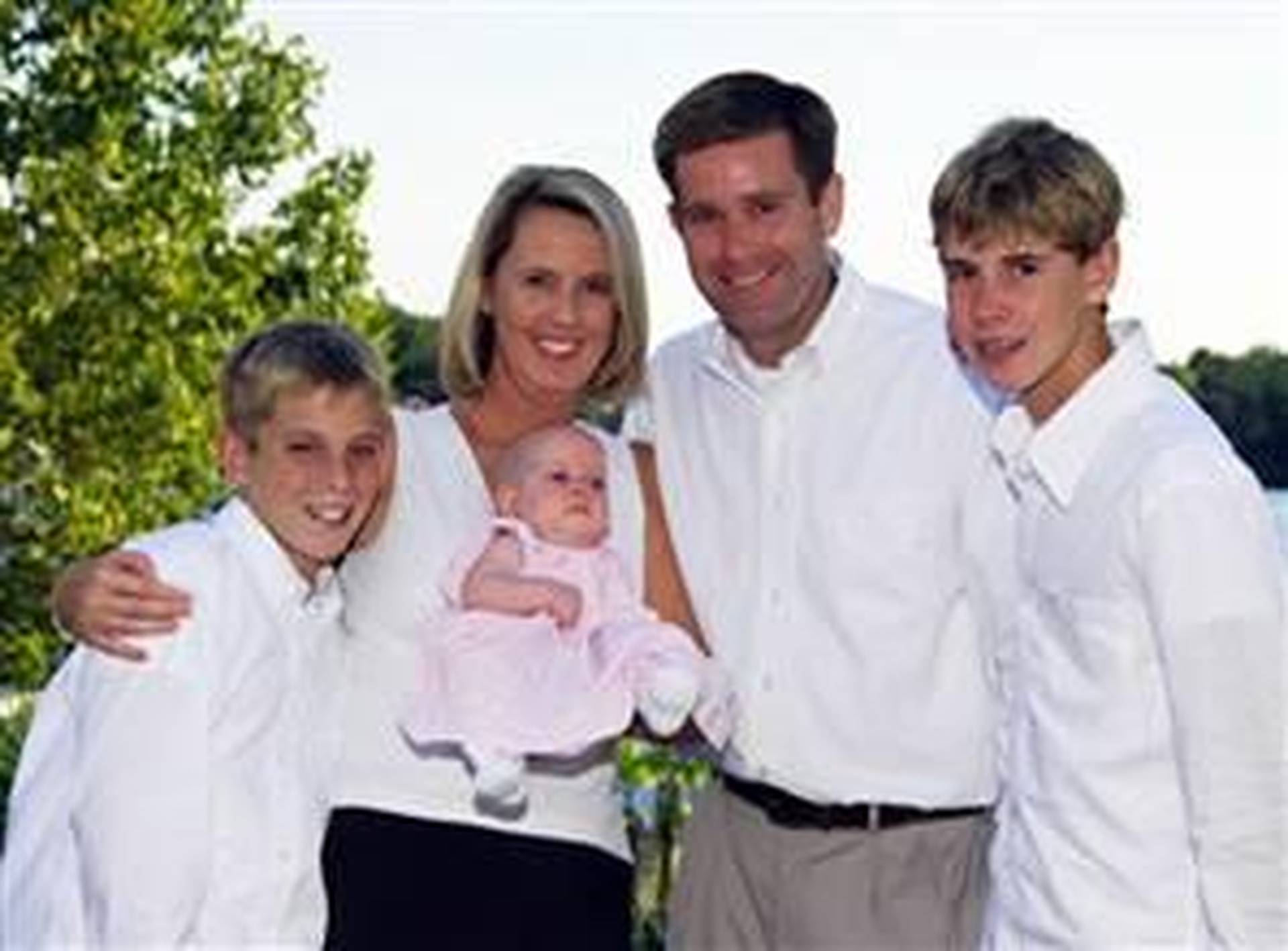 Galerija slika - Usadili krivi embrij: Rodila i predala dijete ...