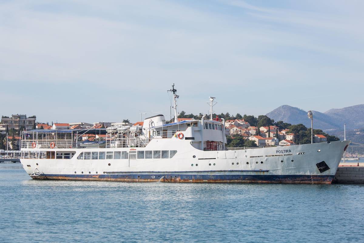 Brod “Postira” nasukao se kod otoka Šipana, nema ozlijeđenih | 24sata