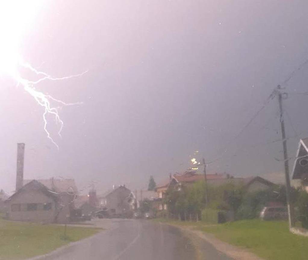 FOTO Pogledajte slike munja nad Zagrebačkom županijom | 24sata