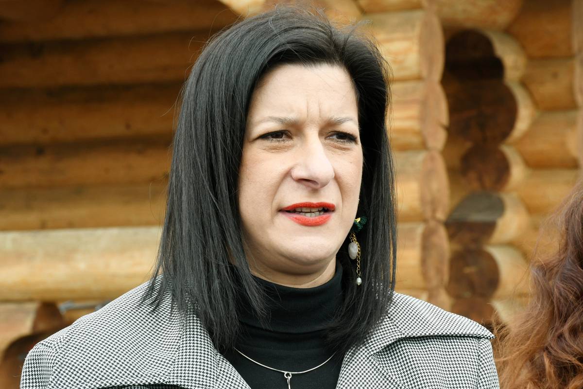 Gradonačelnica: Grad Petrinja ide u obnovu cesta novcem Fonda ...