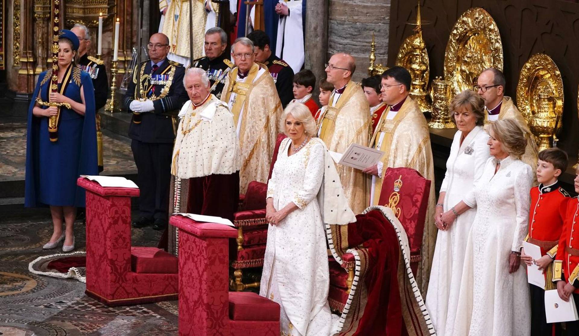 Galerija slika - Kruna svetog Edwarda stara je 362 godine, ukrašena je ...