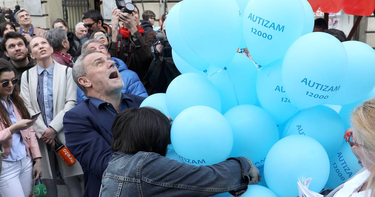 Svjetski dan autizma: Pustili plave balone u centru Zagreba | 24sata