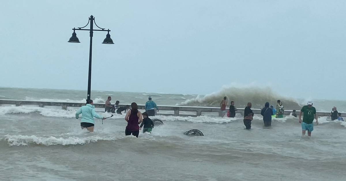 Uragan Ian udarit će u obalu, puhat će razoran vjetar od 200 km/h i ...