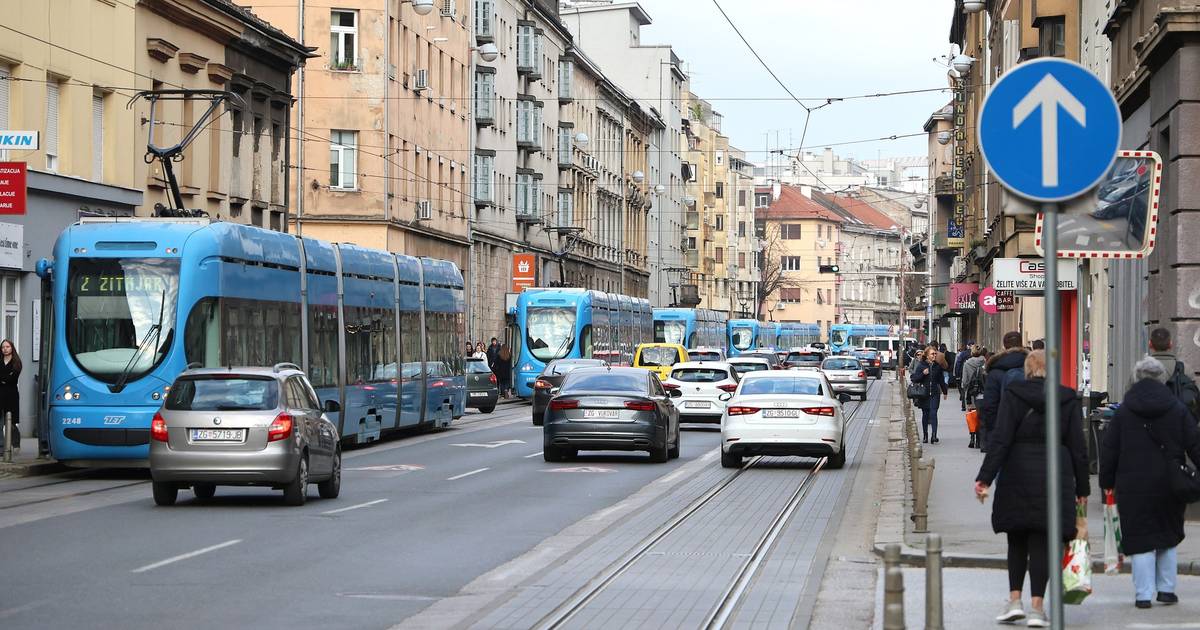 Auto naletio na pješaka u Ilici, ne voze tramvaji do Črnomerca | 24sata