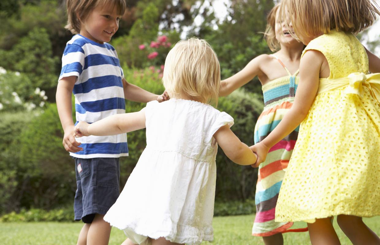 Pjesmica "Ringe, ringe, raja" u sebi skriva vrlo jezivu poruku... | 24sata