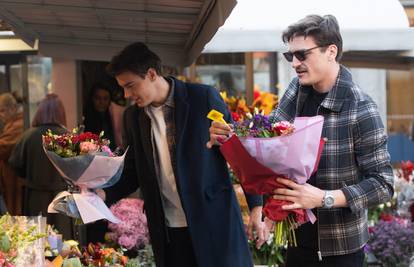 Za koga li su buketi? Marko i Nikola iz 'Divljih pčela' popili kavu pa ...