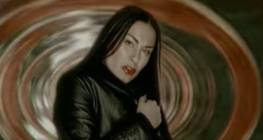 Od crnke do plavuše: Indira Levak je 'nekad' furala i sive pramenove ...