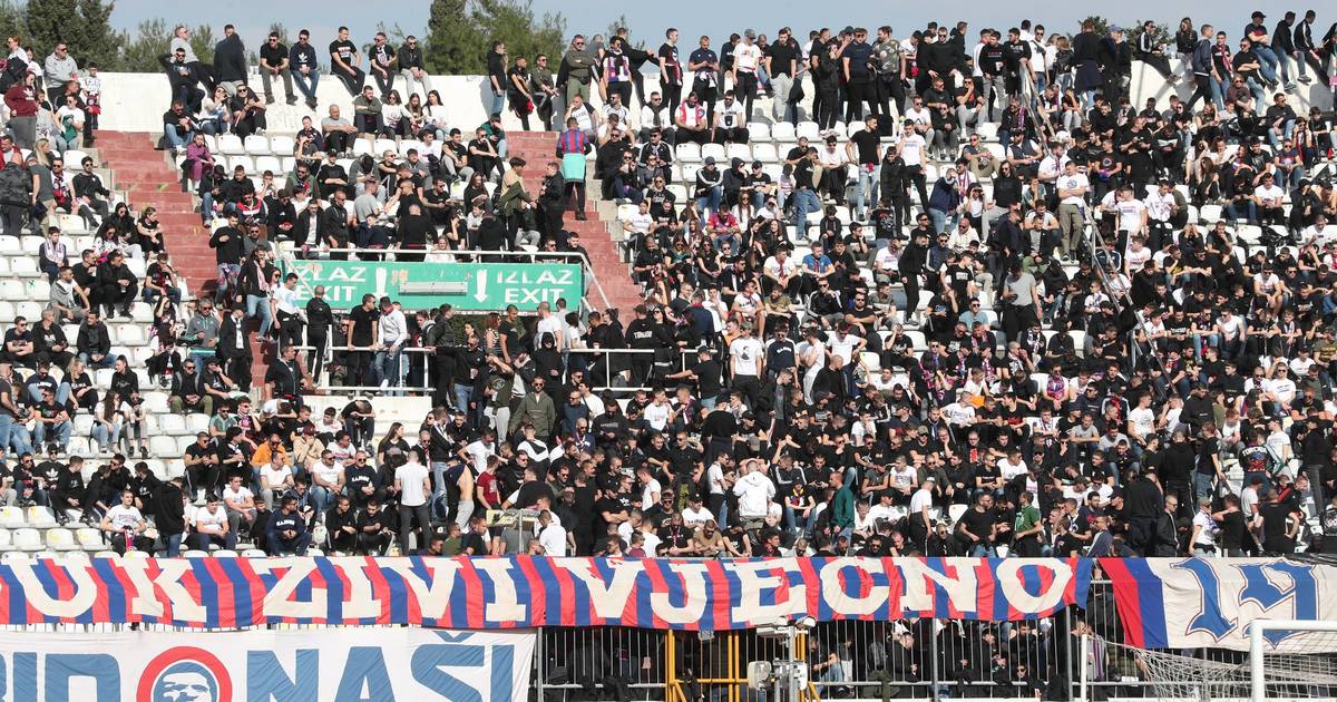 Torcida nakon pobjede Hajduka zapjevala pjesmu u kojoj se vrijeđa grad ...