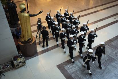 FOTO Zuck zuri u dekolte, Musk u strop, sve puno milijardera: Ovo je ...