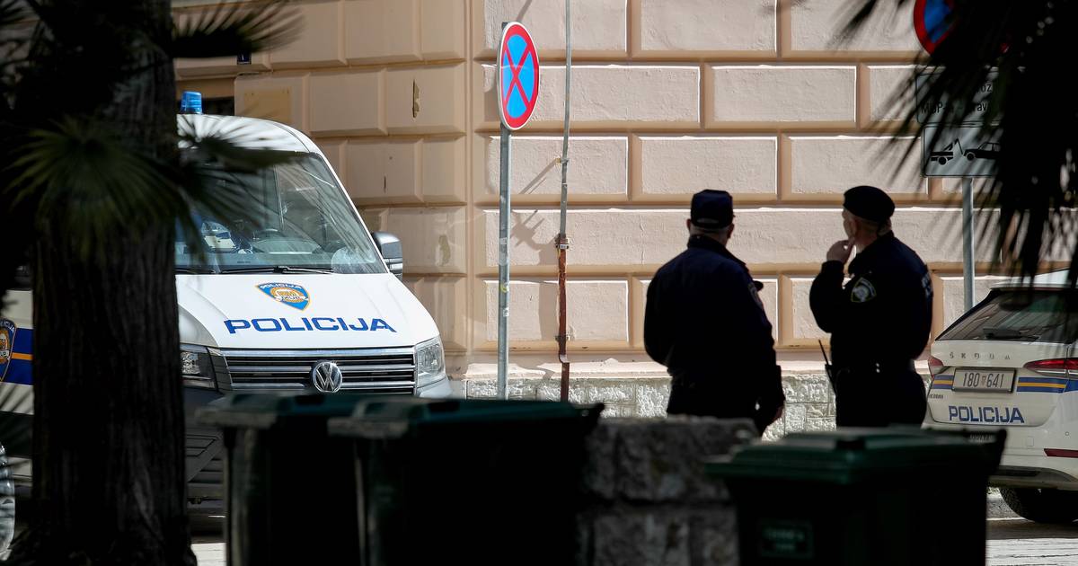 Požar u Zadru: Policajac izvan službe i građani izvukli čovjek kroz ...