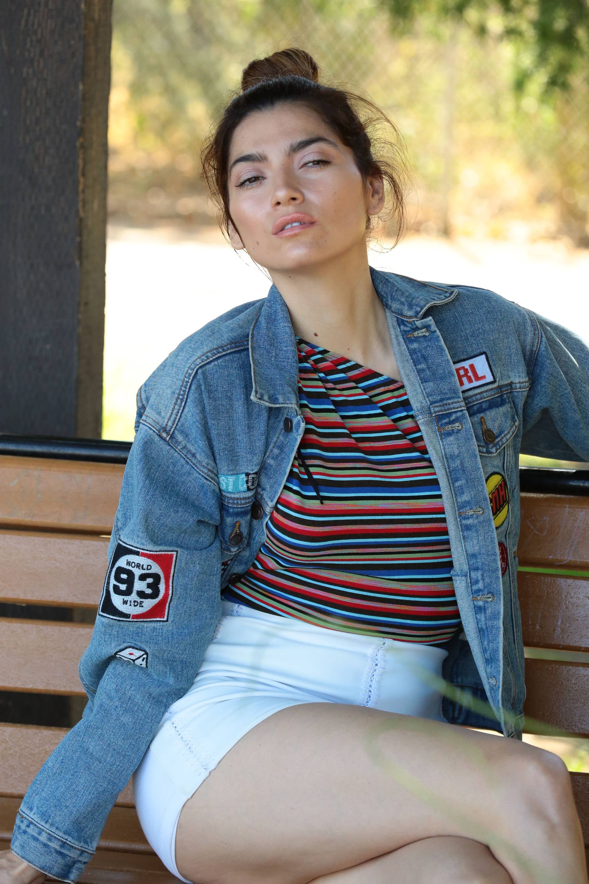 Galerija slika - Za nju nema zime: Blanca golih grudi ispijala kavu na ...