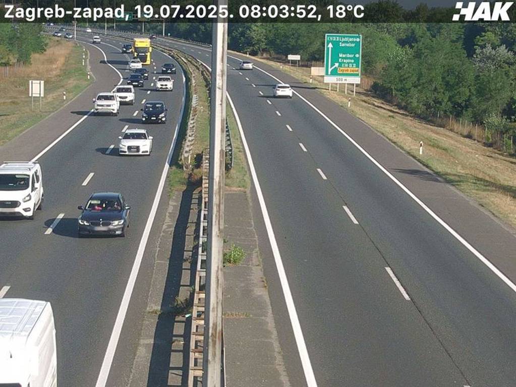 Pogledajte snimke s kamera: Gužve od jutra, na Lučkom čak 8 kilometara, na Trakošćanu 6 km | 24sata