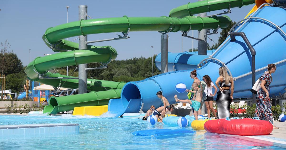 FOTO Novi bazeni i tobogan: Ovako je izgledalo otvorenje bazena ...