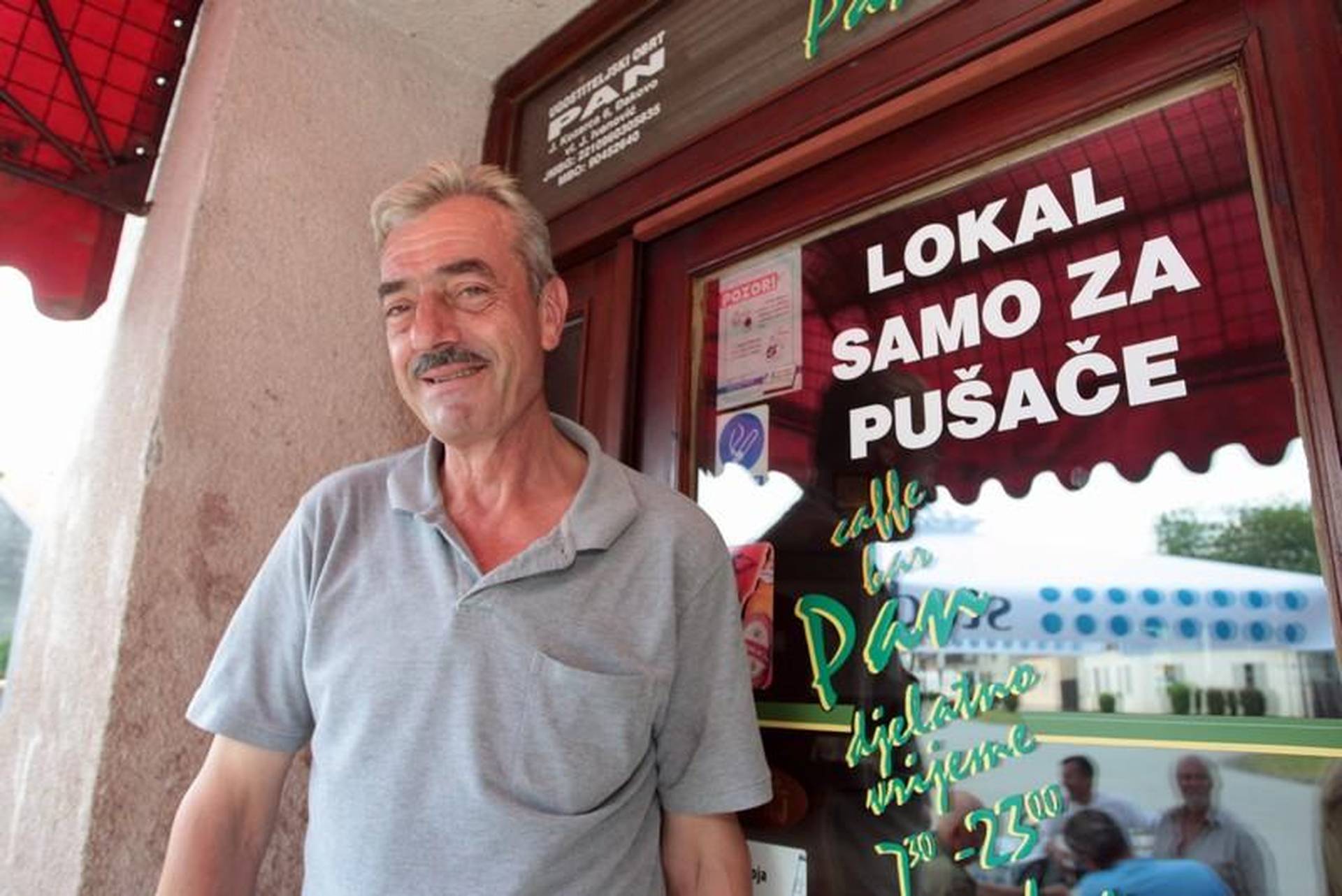 Galerija slika - Ugostitelj otvorio kafić u Đakovu - samo za pušače ... Galerija slika - Ugostitelj otvorio kafić u Đakovu - samo za pušače ...